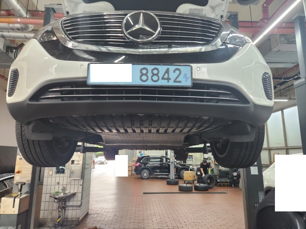 Benz EQC 400 4MATIC - Panda Car