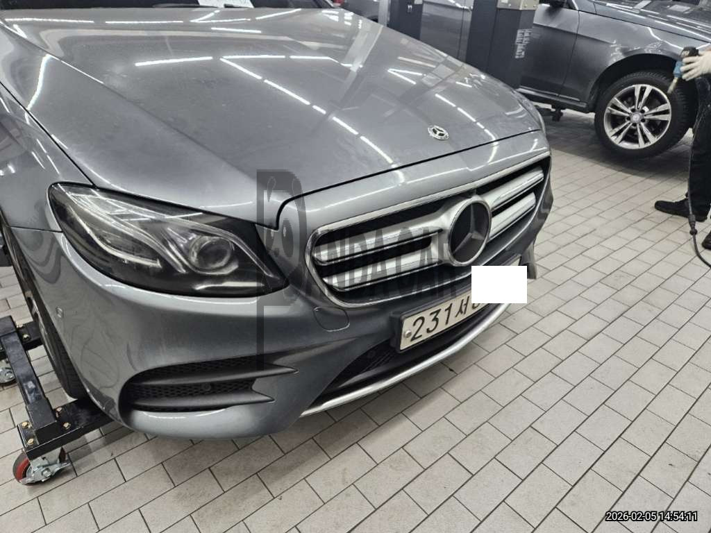 Mercedes-Benz E 300 4MATIC - Panda Car